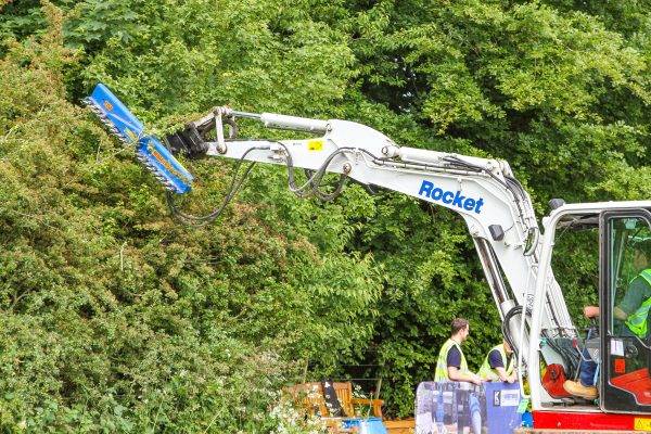 Auger Torque Excavator Hedge Trimmer: Trimming Solution